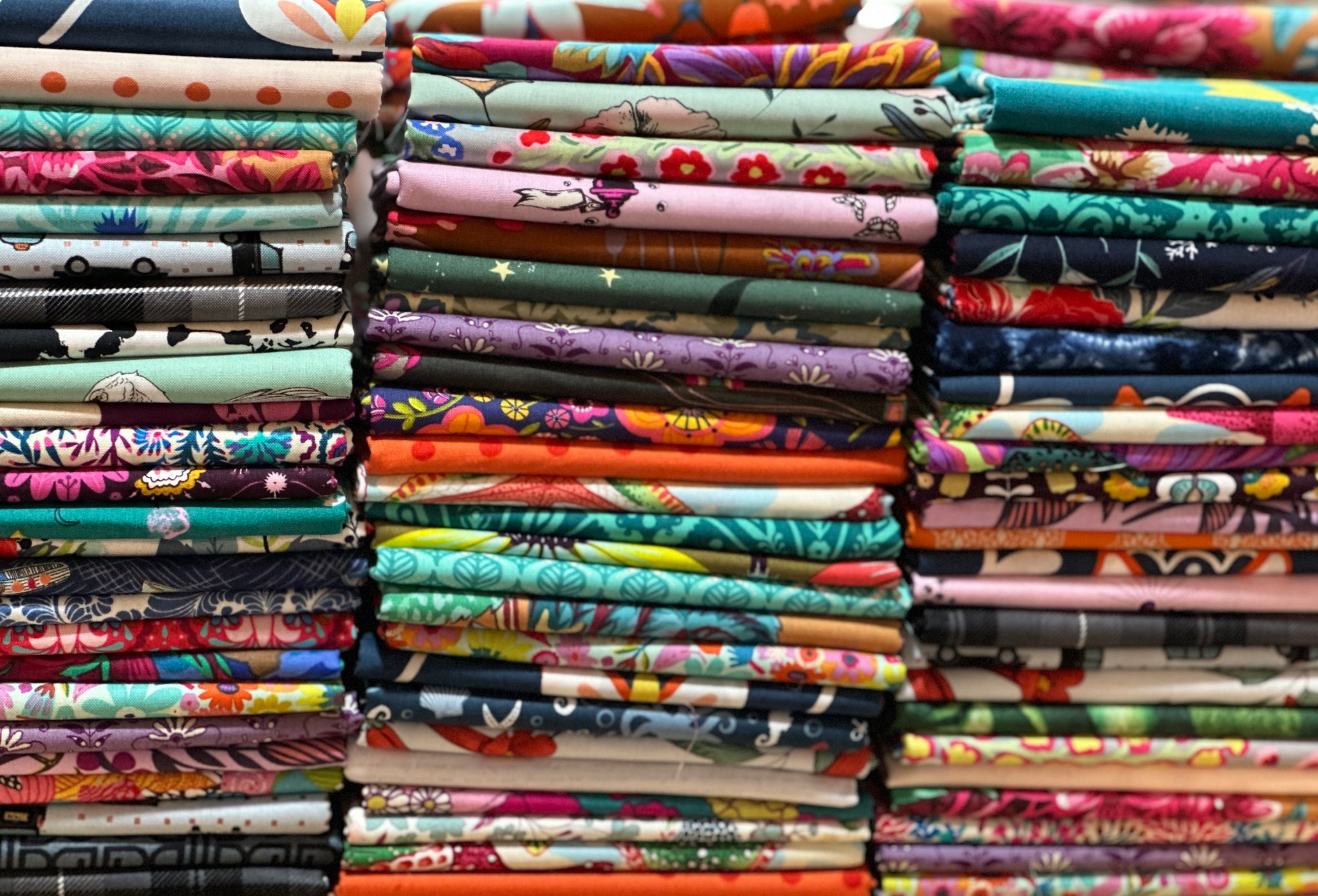 Fabric Scrap Bundle – 1 lb (Approx. 3 Yards) Quilt Remnants & Bolt Ends